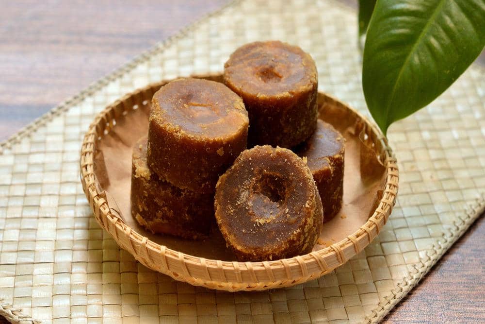 8 Perbedaan Gula Aren dan Gula Merah, Mana Lebih Sehat? | POPBELA.com