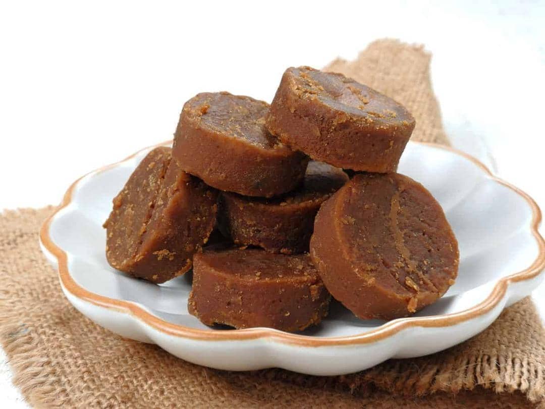 8 Perbedaan Gula Aren dan Gula Merah, Mana Lebih Sehat? | POPBELA.com