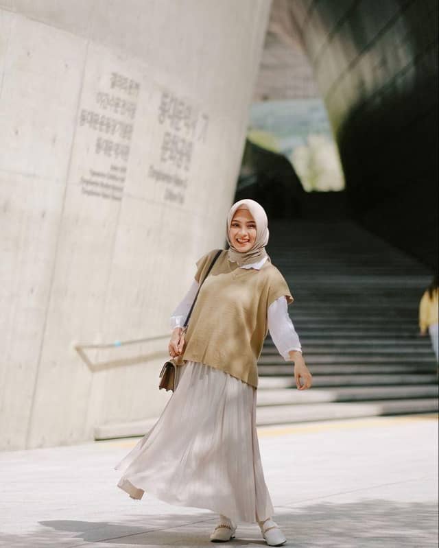 Baju Coksu Cocok Dengan Jilbab Warna Apa? 10 Inspirasi Padu Padannya ...