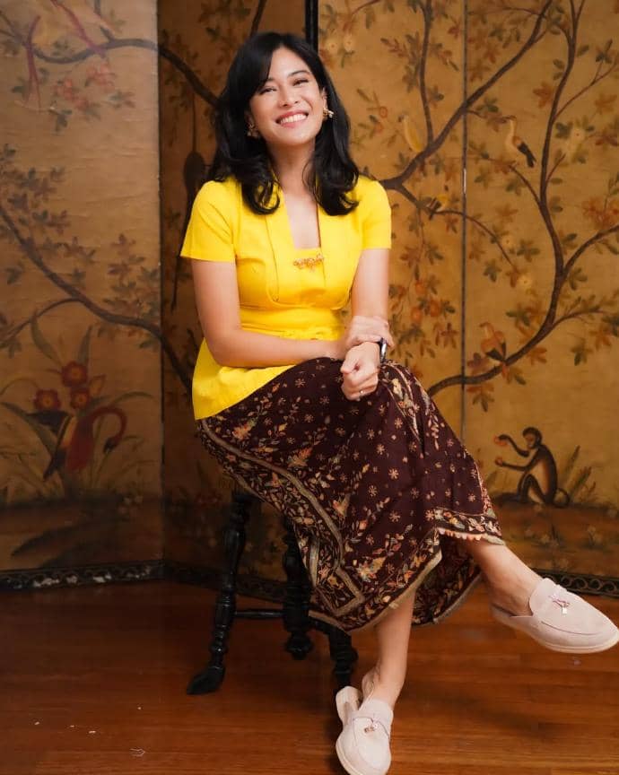 8 Kebaya Tradisional Terbaik 2024, Jawa hingga Palembang | Popbela.com