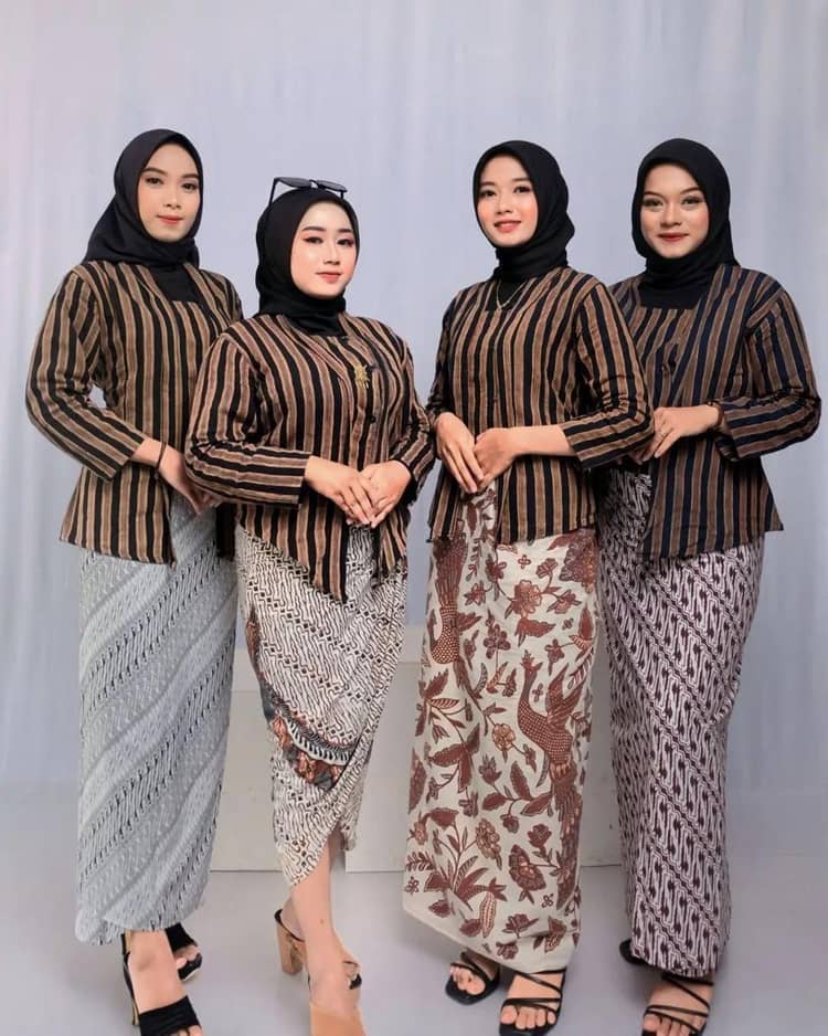 7 Model Baju Lurik Wanita Hijab yang Stylish dan Modern | Popbela.com