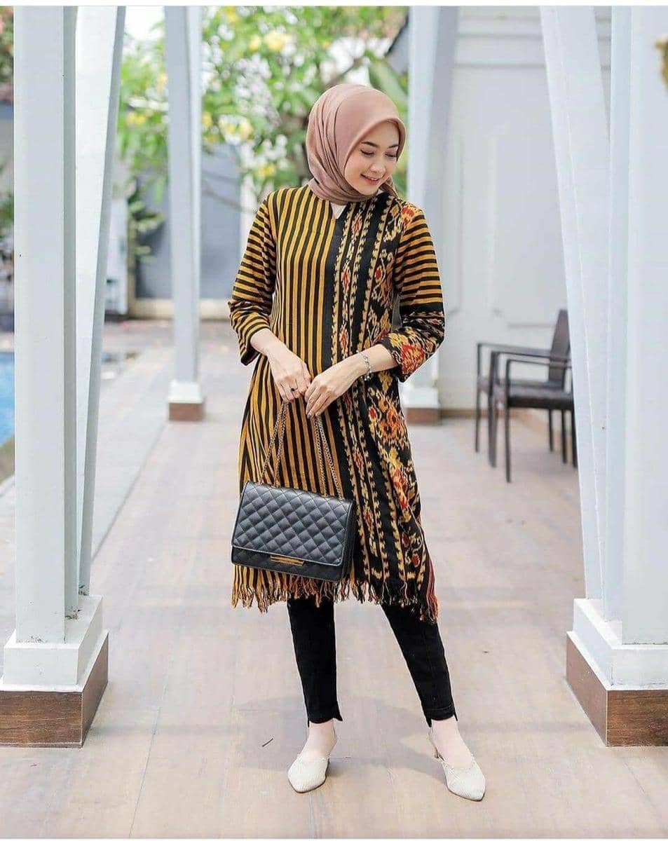 7 Model Baju Lurik Wanita Hijab yang Stylish dan Modern | Popbela.com