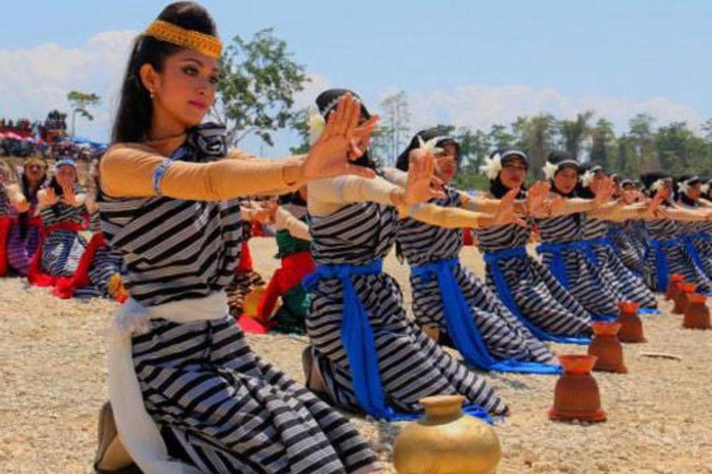 8 Wisata di Pulau Buton, Wajib Masuk Daftar Liburanmu! | POPBELA.com