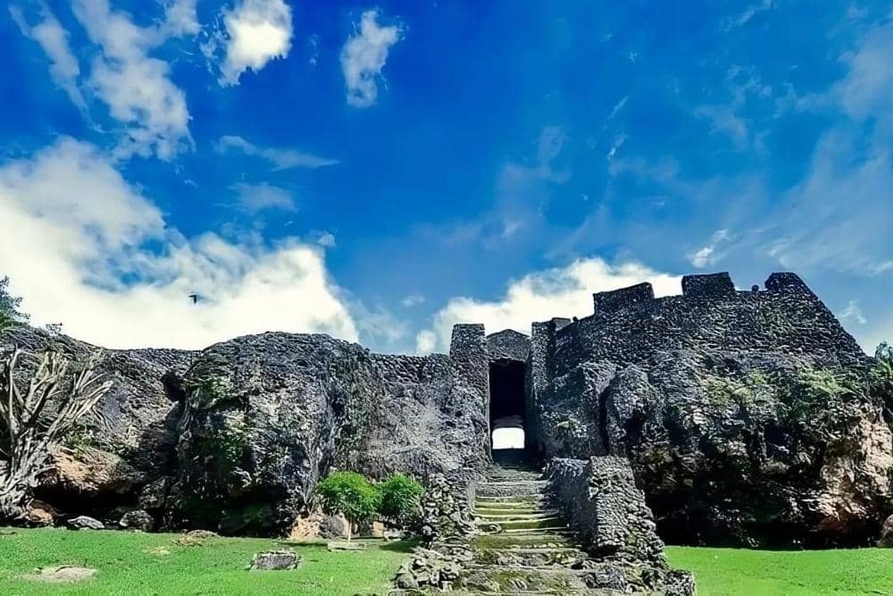 8 Wisata di Pulau Buton, Wajib Masuk Daftar Liburanmu! | POPBELA.com