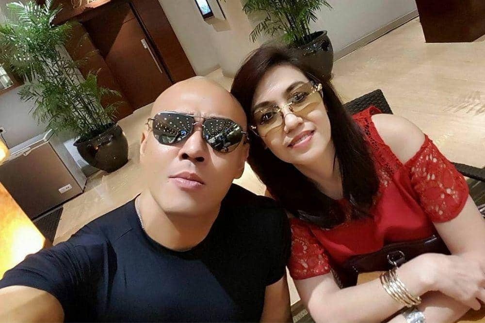 7 Fakta Keluarga Deddy Corbuzier, Ibunya Pernah Mau Mualaf | Popbela.com