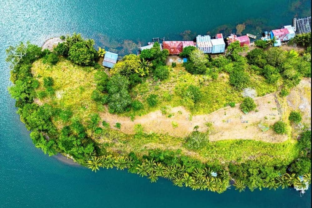 Wisata Danau Sentani, Papua: Lokasi, HTM, dan Aktivitas Seru | Popbela.com