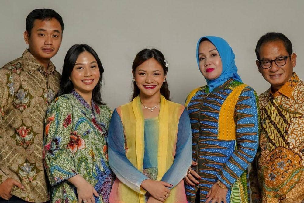 5 Fakta Keluarga Amel Carla, Adiknya TikToker Pasming Based | POPBELA.com