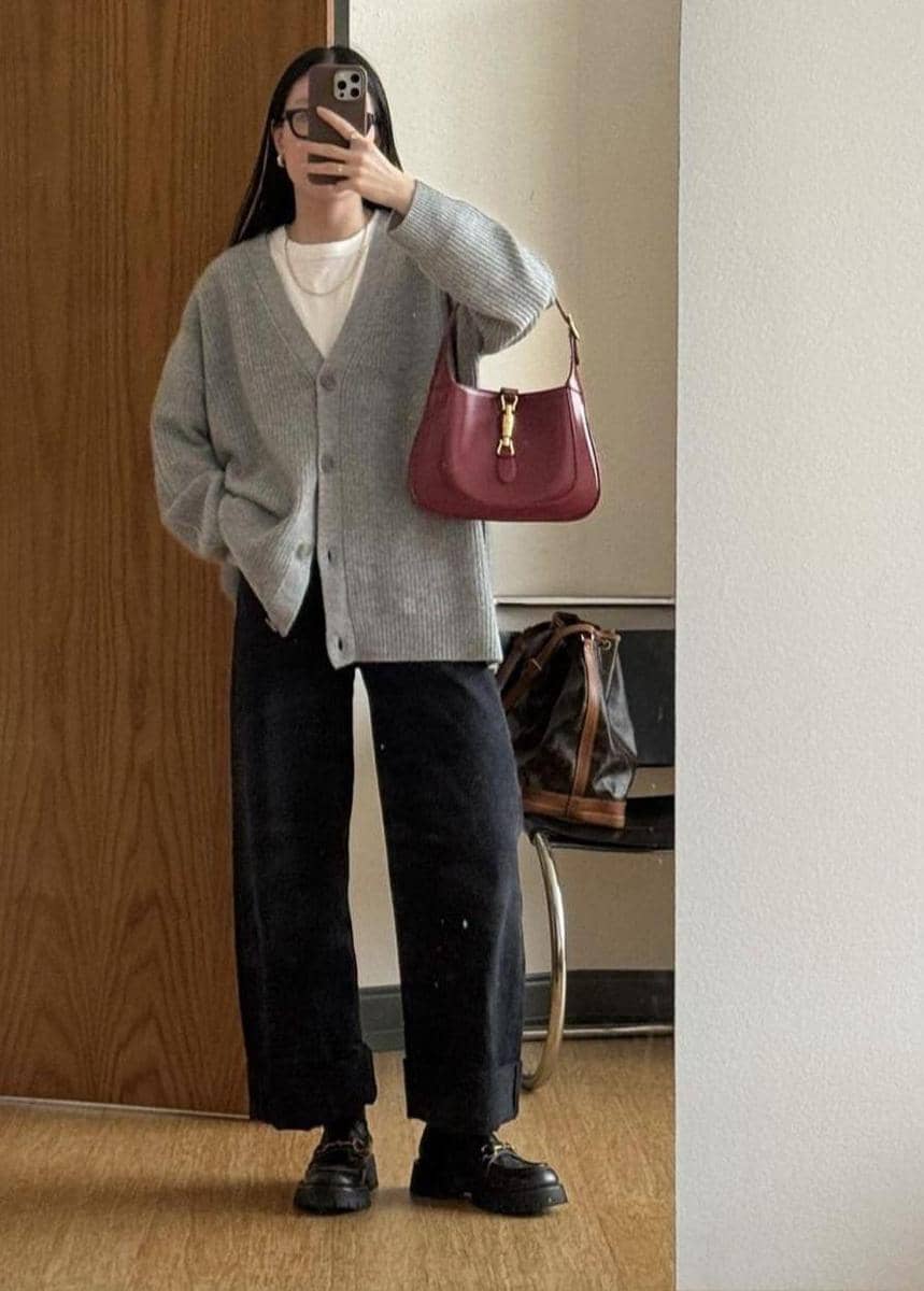 Ide Outfit Modis Pakai Cardigan Rajut Oversized | Popbela.com