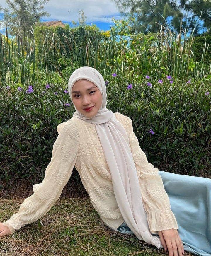 Jilbab Cream Cocok dengan Baju Warna Apa? Ini 9 Pilihannya | Popbela.com
