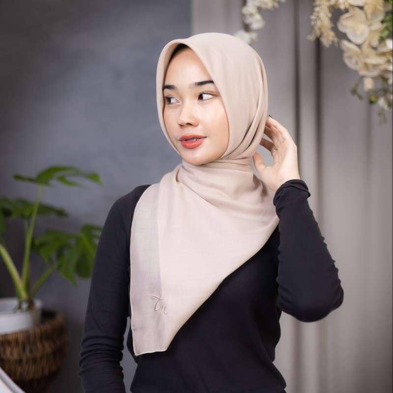Jilbab Cream Cocok dengan Baju Warna Apa? Ini 9 Pilihannya | Popbela.com