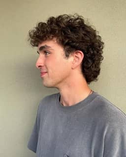 8 Gaya Rambut Mullet Panjang yang Nyentrik Tapi Keren | Popbela.com