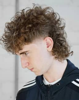 8 Gaya Rambut Mullet Panjang yang Nyentrik Tapi Keren | Popbela.com