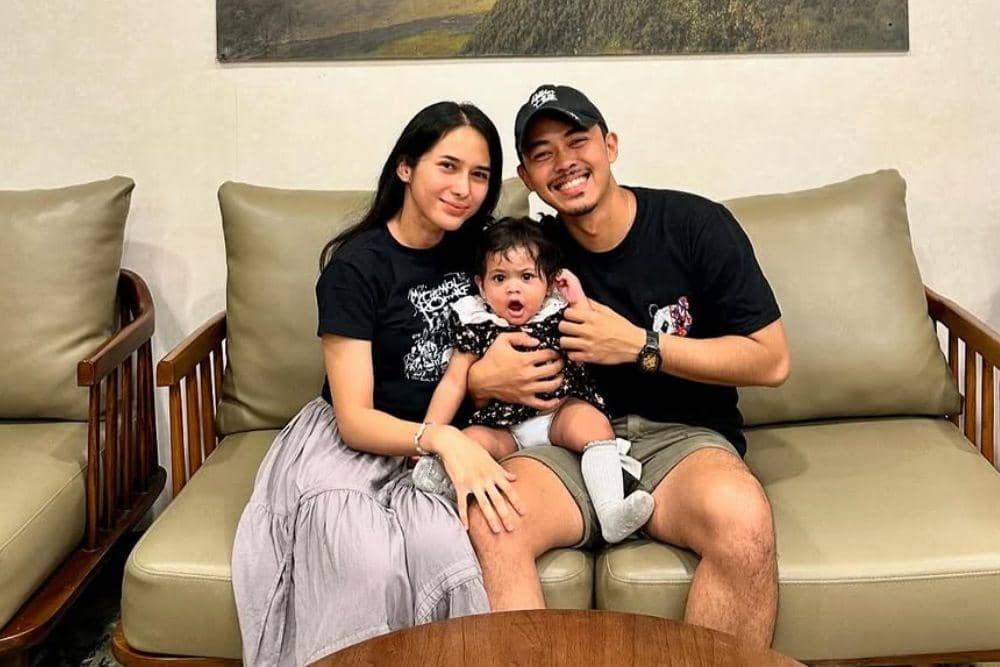 Kisah Cinta Dilan Janiyar dan Suami yang Disorot | POPBELA.com