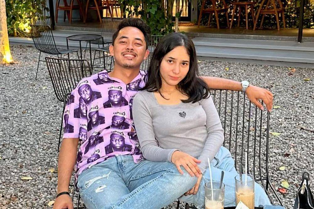 Kisah Cinta Dilan Janiyar dan Suami yang Disorot | Popbela.com