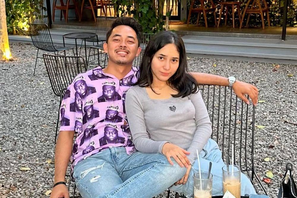 Kisah Cinta Dilan Janiyar dan Suami yang Disorot | Popbela.com