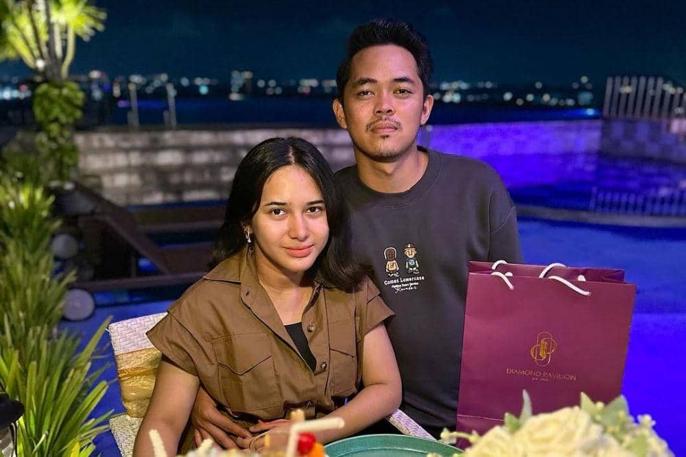 Kisah Cinta Dilan Janiyar dan Suami yang Disorot | POPBELA.com