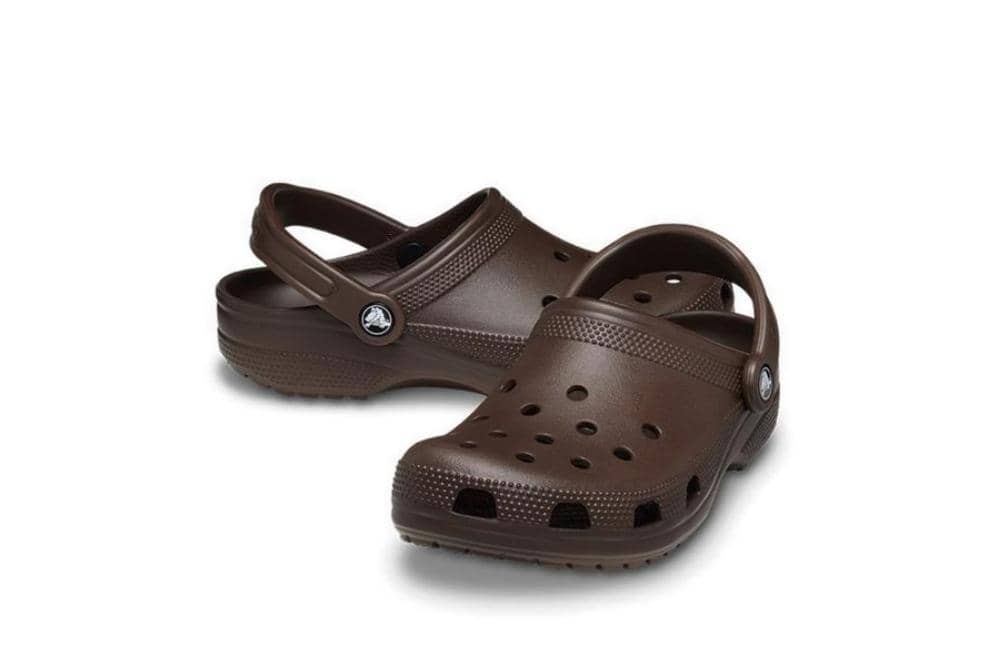 10 Perbedaan Crocs Asli dan Palsu, Lihat Material dan Logo! | Popbela.com