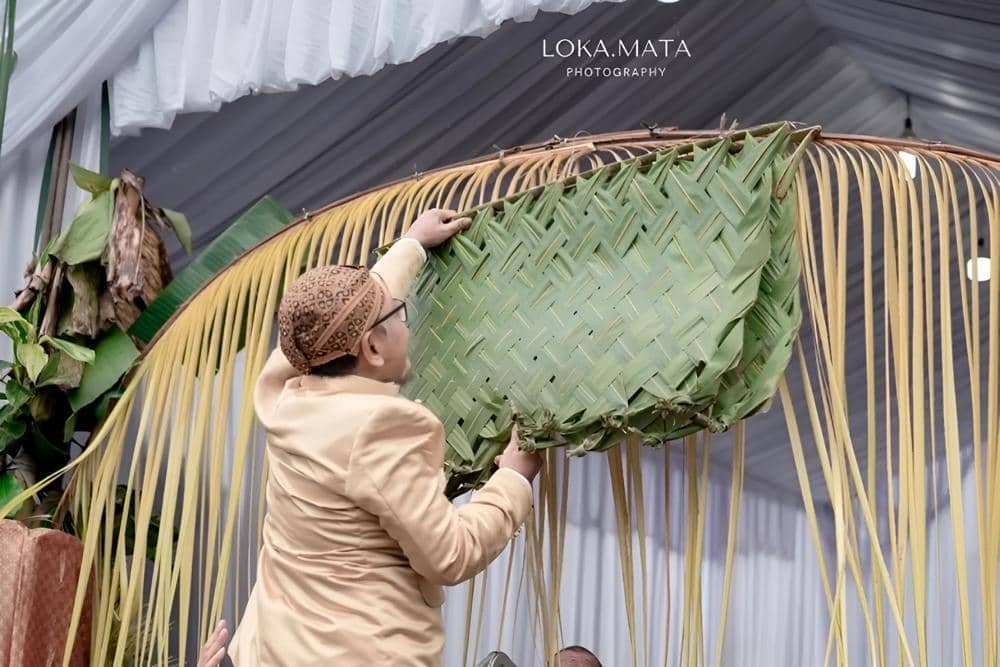 Susunan Acara Pernikahan Adat Jawa, Sakral dan Sarat Makna | Popbela.com