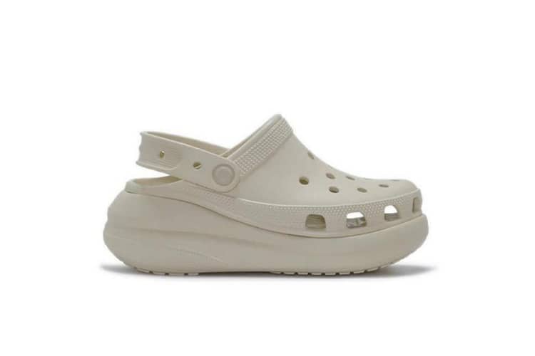 10 Rekomendasi Sandal Crocs Wanita yang Stylish Tapi Nyaman | Popbela.com
