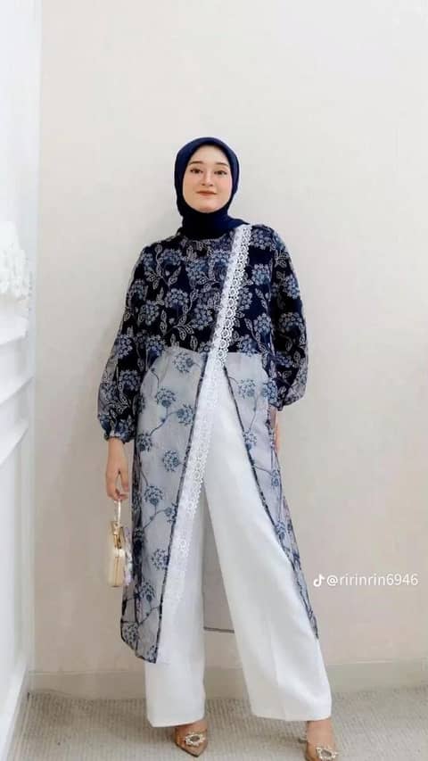 7 Baju Pendamping Wisuda Berjilbab yang Modern dan Elegan | Popbela.com