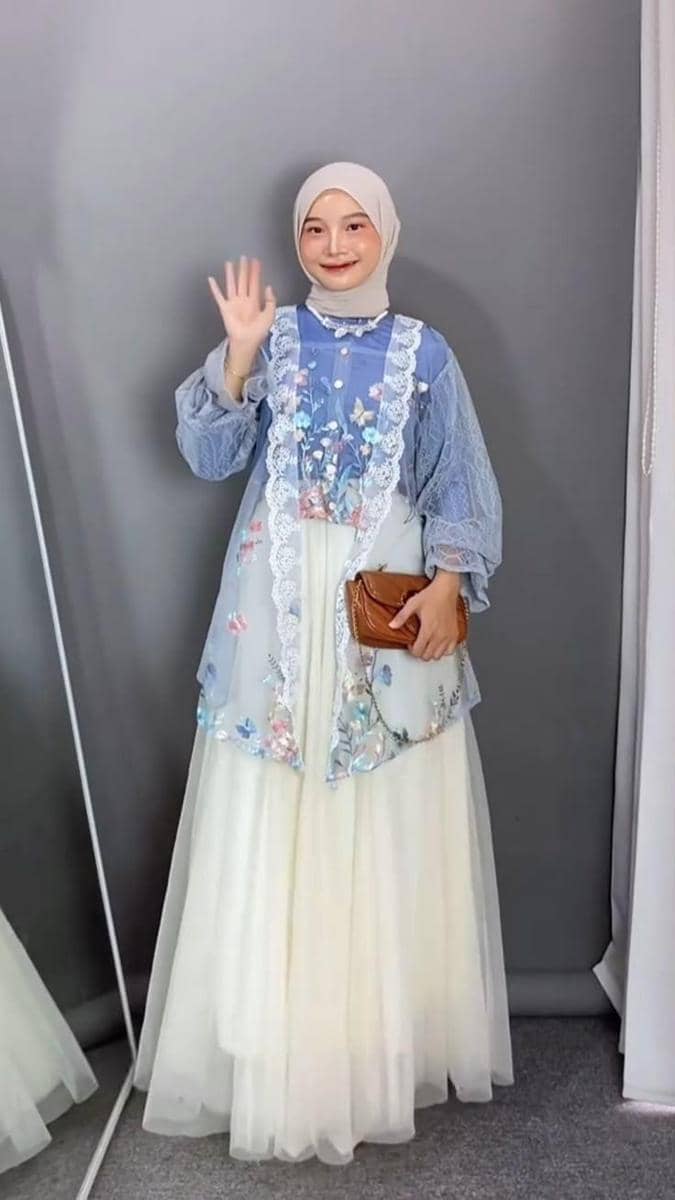 7 Baju Pendamping Wisuda Berjilbab yang Modern dan Elegan | Popbela.com