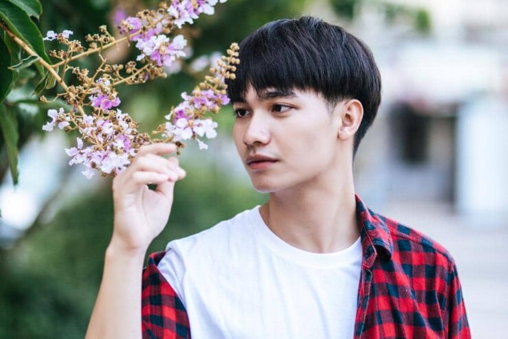 10 Gaya Rambut Poni Pria Indonesia yang Keren dan Trendi | Popbela.com