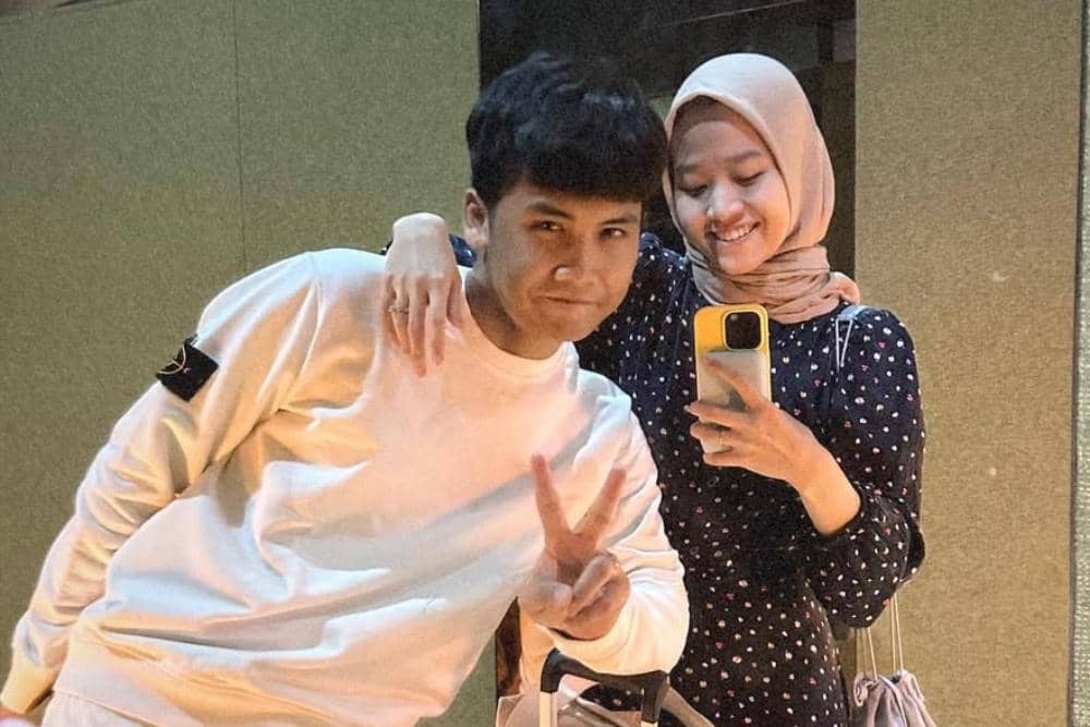 Selamat! Bintang Emon Bagikan Kabar Kehamilan Sang Istri | Popbela.com