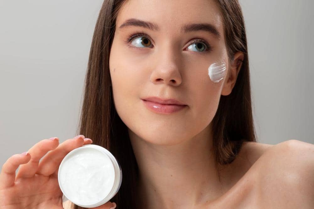 7 Cara Pakai Moisturizer yang Benar Supaya Hasil Maksimal | Popbela.com