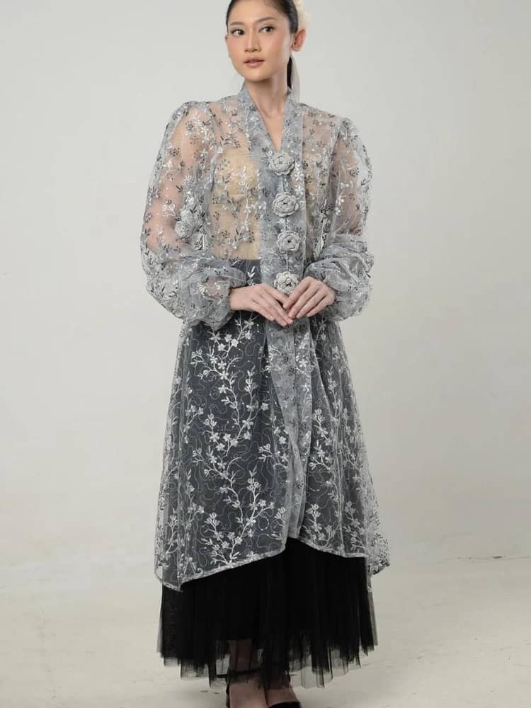 Kebaya Tunik Brokat: Perpaduan Tradisional dan Modern | Popbela.com