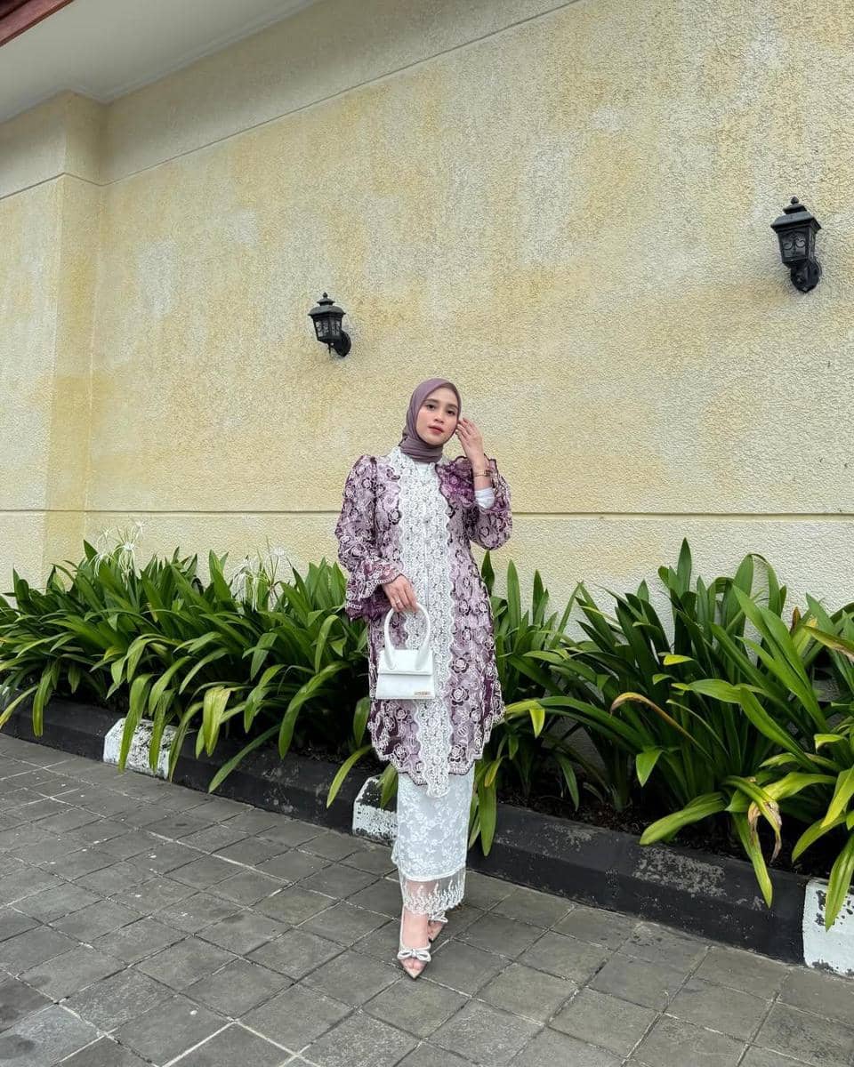 Model Kebaya Tunik Brokat Modern dan Elegan | Popbela.com