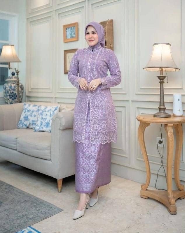 Kebaya Tunik Brokat: Perpaduan Tradisional dan Modern | Popbela.com