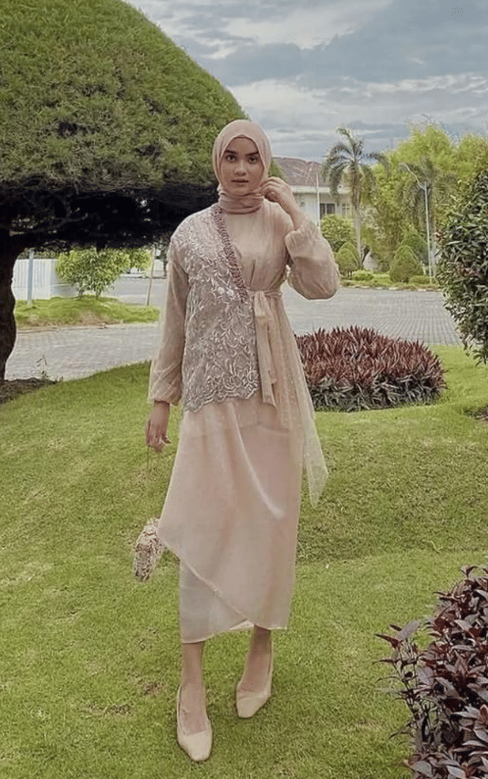 8 Model Gamis Dress Brokat Terbaru 2025, Modern dan Kekinian | Popbela.com