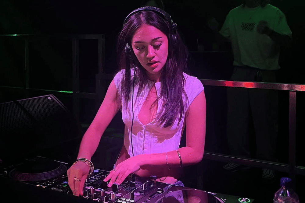 Profil Baby J, DJ Blasteran Indonesia-Australia | Popbela.com