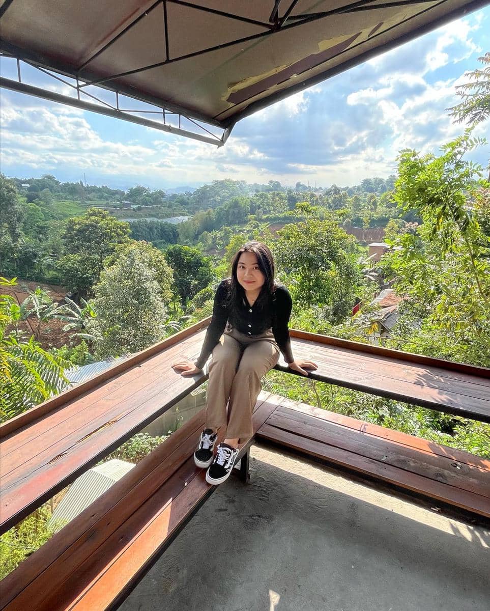 7 Gaya Manis Bernadya di Berbagai Momen, Penyanyi Muda yang Lagi Viral ...