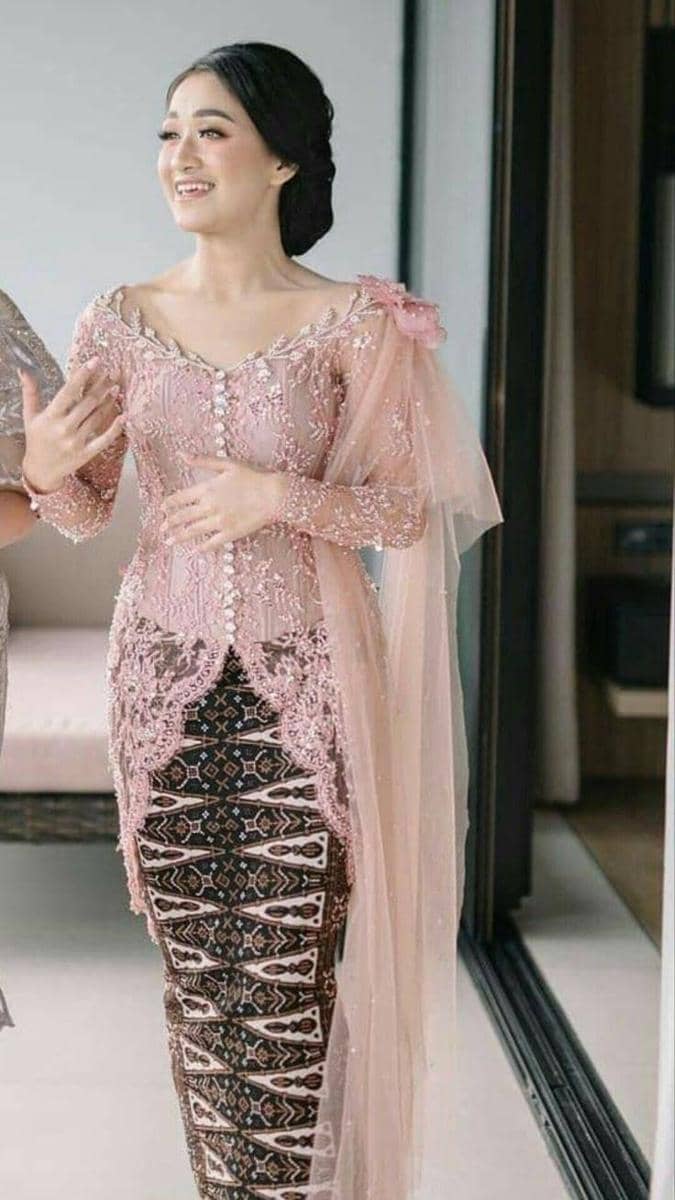 11 Model Jahit Baju Kebaya Terbaru, Elegan dan Fashionable! | Popbela.com