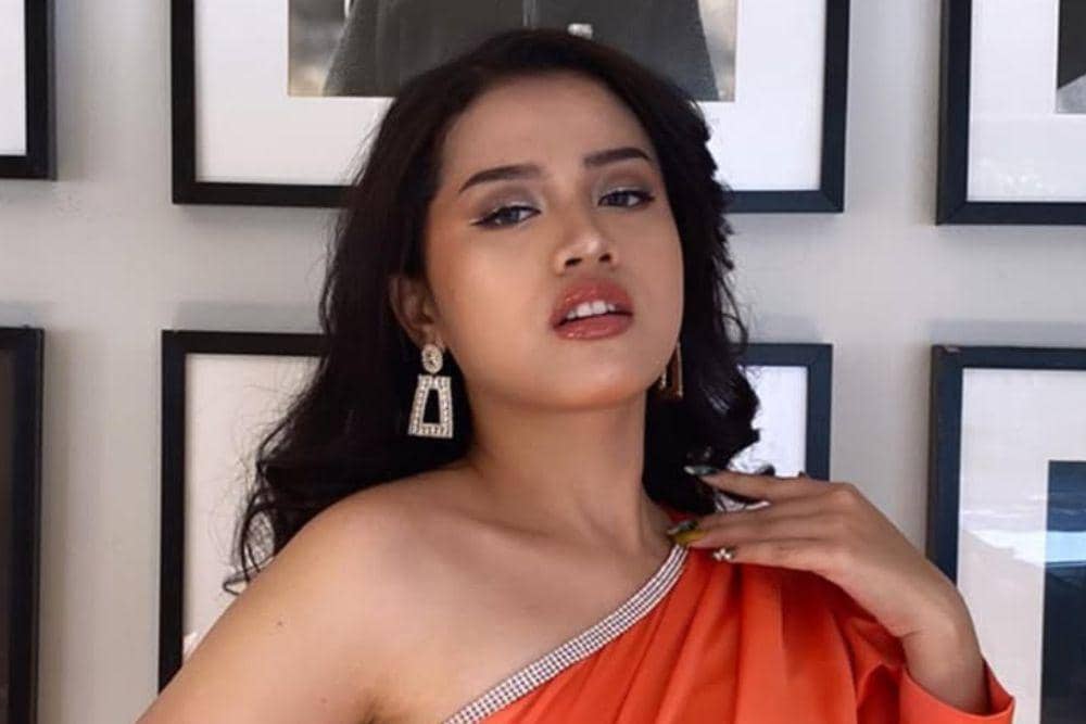 Pesona Shabrina Leanor, Juara indonesian idol 2025 | POPBELA.com