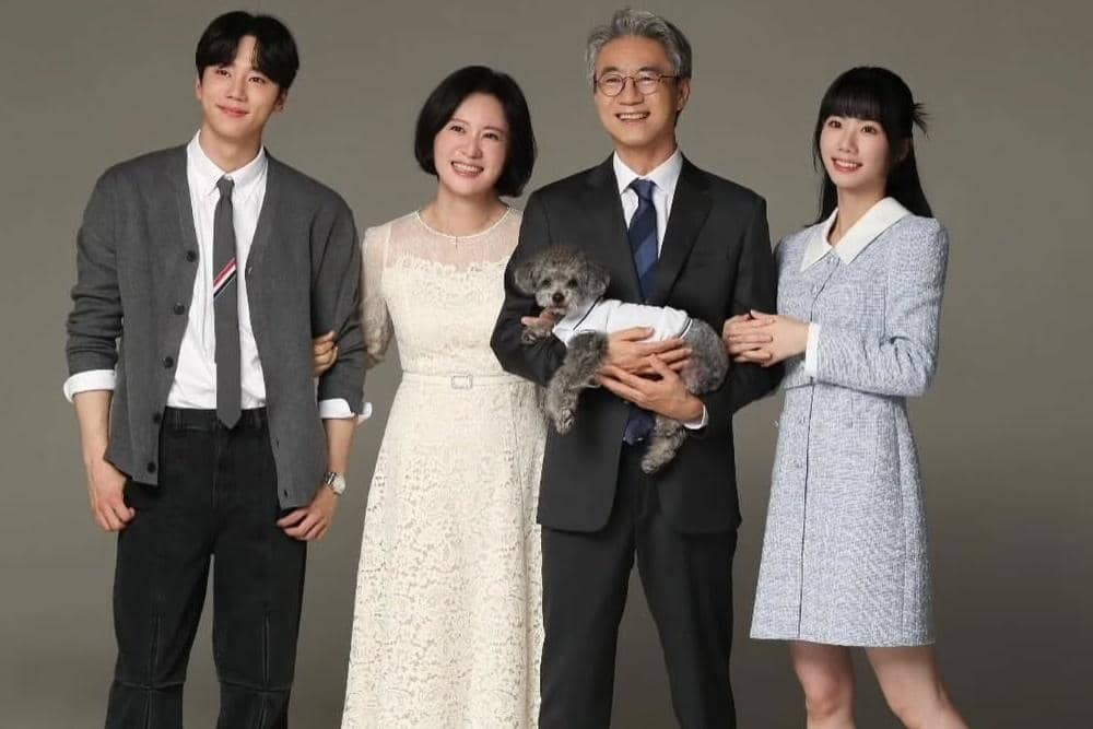 5 Fakta Keluarga Lee Jun Young, Family Man Banget! | POPBELA.com