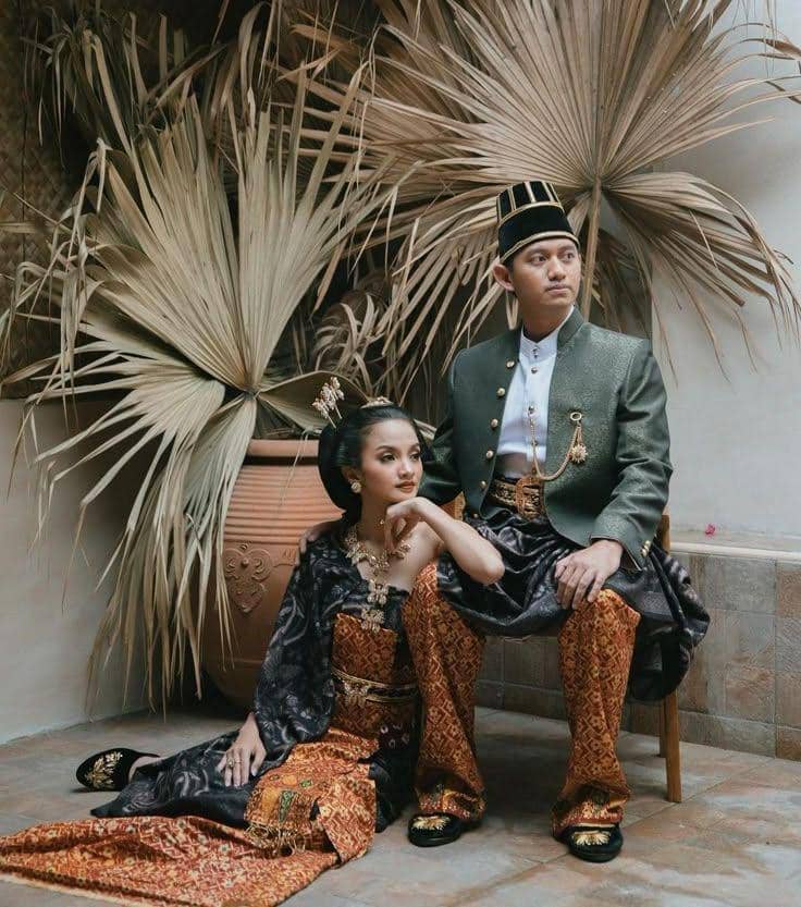 5 Outfit Prewedding Adat Jawa Klasik, Elegan dan Mewah | Popbela.com