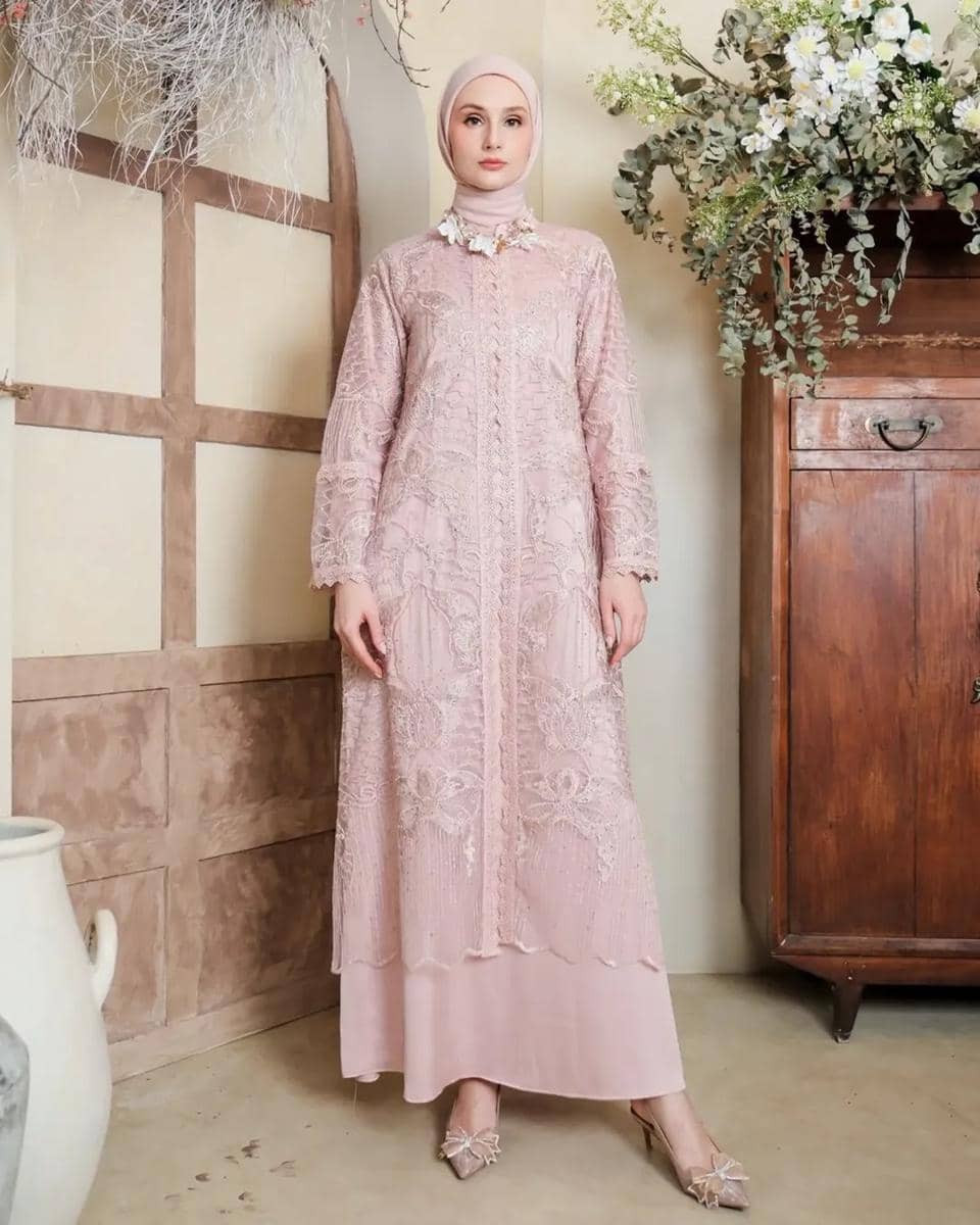 5 Referensi Model Gamis Kombinasi Organza, Tampil Lebih Anggun ...