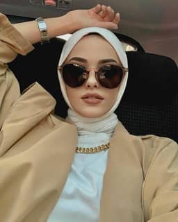 5 Model Kalung Emas Panjang yang Cocok untuk Perempuan Berhijab ...