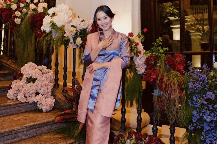 5 Inspirasi Model Kebaya Polos Simpel tapi Mewah | Popbela.com