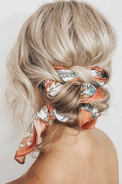 Deretan Ide Styling Rambut dengan Scarf yang Klasik tapi Stylish ...