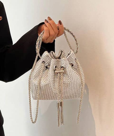 6 Model Tas Serut Wanita Terbaru, Chic dan Stylish | Popbela.com