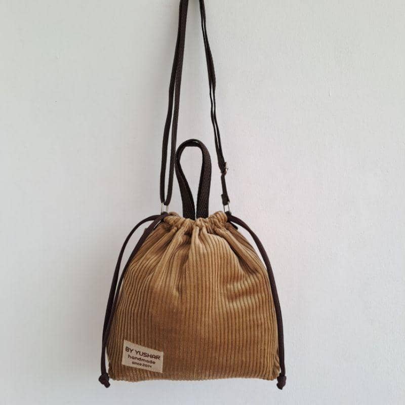 6 Model Tas Serut Wanita Terbaru, Chic dan Stylish | Popbela.com