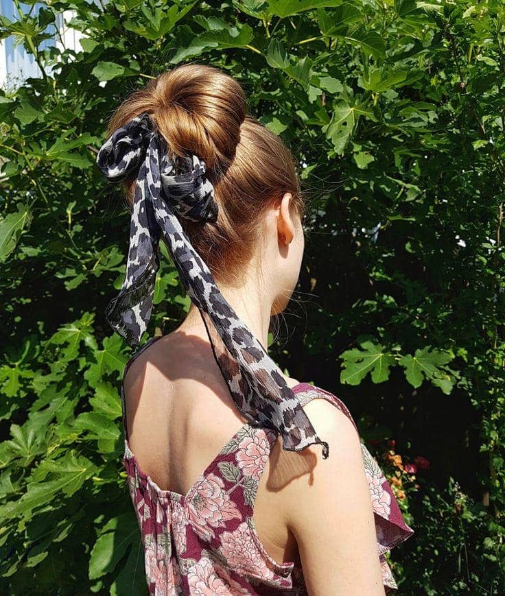 5 Inspirasi Scarf Bun Hairstyle yang Elegan dan Versatile | Popbela.com