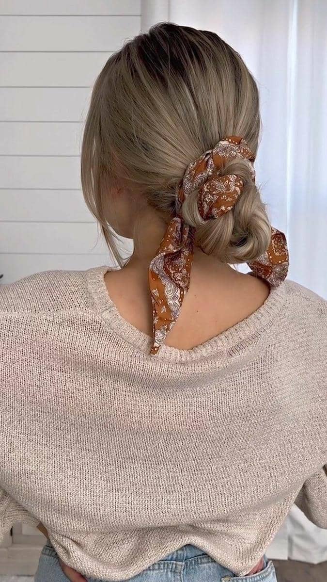 5 Inspirasi Scarf Bun Hairstyle yang Elegan dan Versatile | Popbela.com