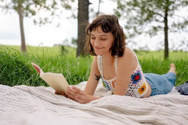 7 Rekomendasi Novel Romance Remaja, Bikin Baper! | Popbela.com