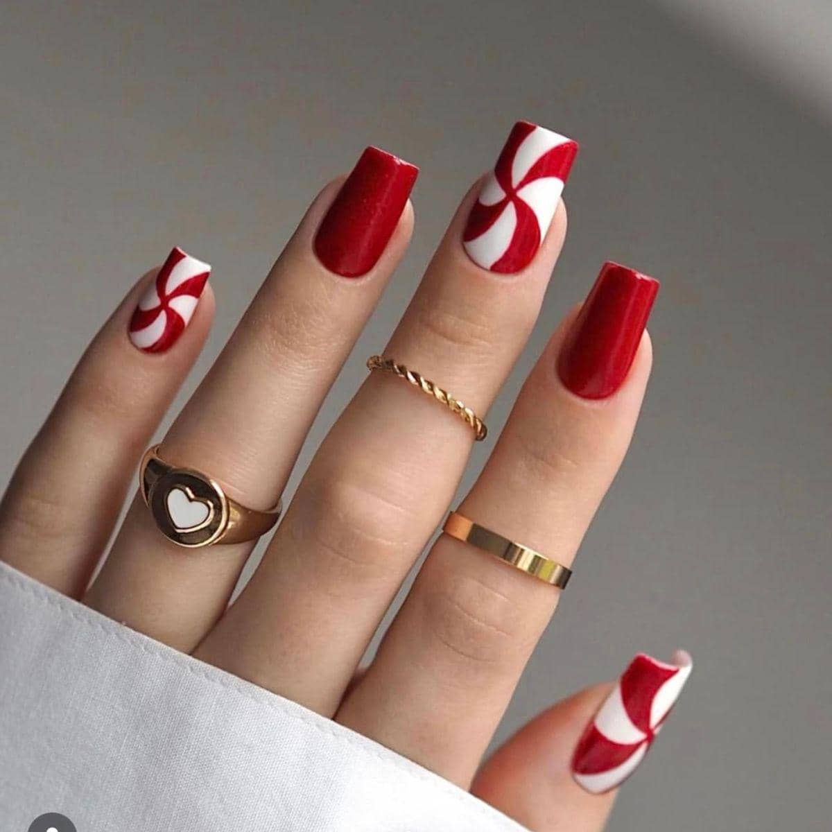 7 Inspirasi Nail Art Bernuansa Merah Putih, Chic dan Elegan | Popbela.com