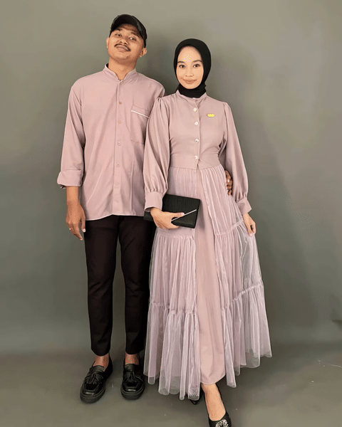 6 Model Baju Kondangan Couple Terbaru 2025, Tampil Serasi | Popbela.com