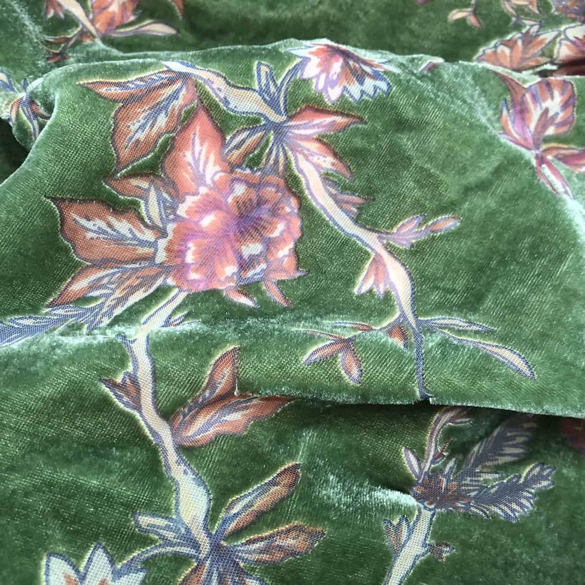 Bahan Velvet Seperti Apa? Ini Karakteristik dan Cara Perawatannya ...
